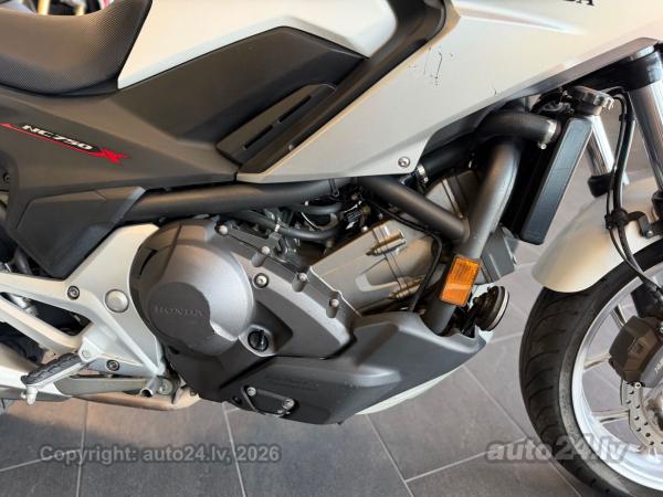 White Honda NC 750 2016 in Tallinn, with an engine capacity of 0.75 L and mileage of 35 thousand km for 4590 €, photo 7 on AUTOMOTO.COM.LV