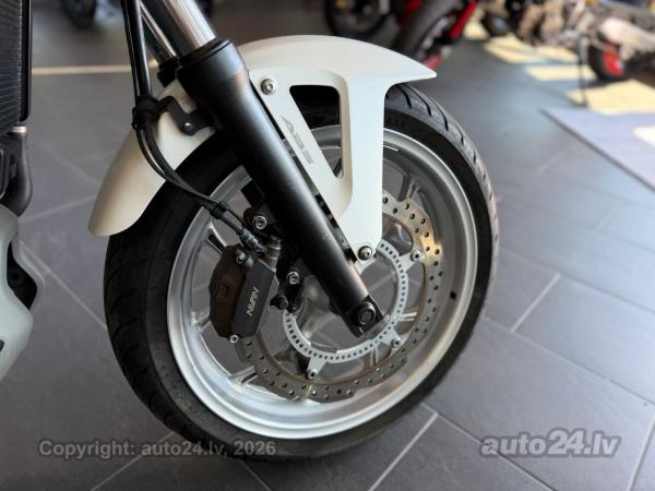 White Honda NC 750 2016 in Tallinn, with an engine capacity of 0.75 L and mileage of 35 thousand km for 4590 €, photo 8 on AUTOMOTO.COM.LV