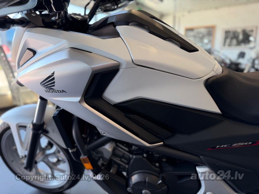 Balts Honda NC 750 2016 Tallina, ar dzinēja tilpumu 0.75 L un nobraukumu 35 tūkst. km par 4590 €, foto 16 vietnē AUTOMOTO.COM.LV