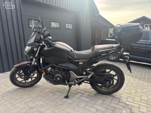 Melns Honda NC 750S 2018 Viļņa, ar dzinēja tilpumu 0.75 L un nobraukumu 19 tūkst. km par 4800 €, foto  vietnē AUTOMOTO.COM.LV