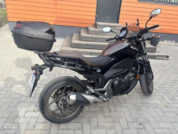 Black Honda NC 750S 2018 in Vilnius, with an engine capacity of 0.75 L and mileage of 19 thousand km for 4800 €, photo 5 on AUTOMOTO.COM.LV