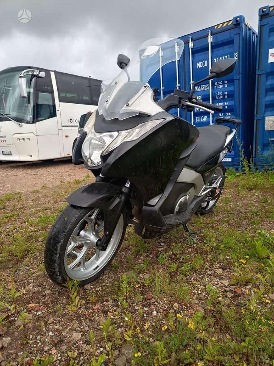 Melns Honda NC 2012 Kauņa, ar dzinēja tilpumu 0.70 L un nobraukumu 70 tūkst. km par 1800 €, foto 4 vietnē AUTOMOTO.COM.LV