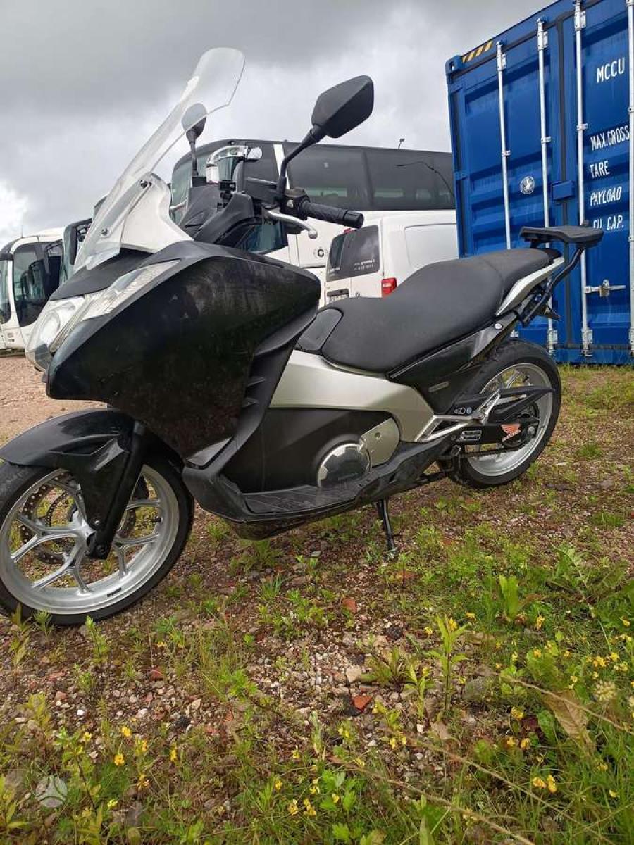Melns Honda NC 2012 Kauņa, ar dzinēja tilpumu 0.70 L un nobraukumu 70 tūkst. km par 1800 €, foto 5 vietnē AUTOMOTO.COM.LV