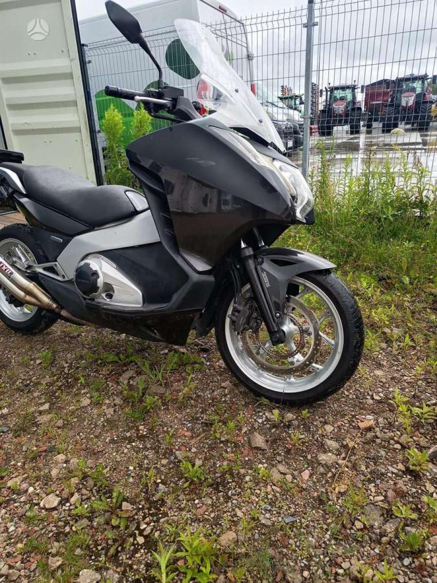 Melns Honda NC 2012 Kauņa, ar dzinēja tilpumu 0.70 L un nobraukumu 70 tūkst. km par 1800 €, foto 9 vietnē AUTOMOTO.COM.LV