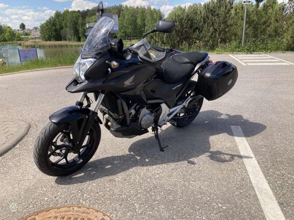 Black Honda NC 2012 in Utena, with an engine capacity of 0.70 L and mileage of 53 thousand km for 3850 €, photo 1 on AUTOMOTO.COM.LV