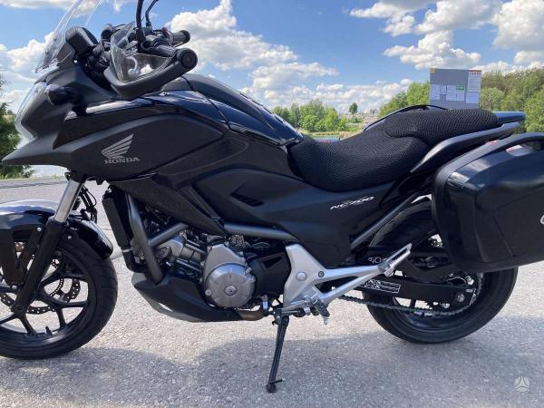 Black Honda NC 2012 in Utena, with an engine capacity of 0.70 L and mileage of 53 thousand km for 3850 €, photo 2 on AUTOMOTO.COM.LV
