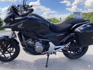 Black Honda NC 2012 in Utena, with an engine capacity of 0.70 L and mileage of 53 thousand km for 3850 €, photo 3 on AUTOMOTO.COM.LV