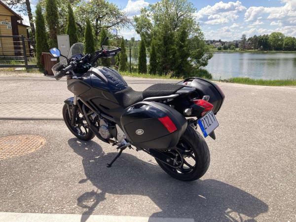 Black Honda NC 2012 in Utena, with an engine capacity of 0.70 L and mileage of 53 thousand km for 3850 €, photo 3 on AUTOMOTO.COM.LV