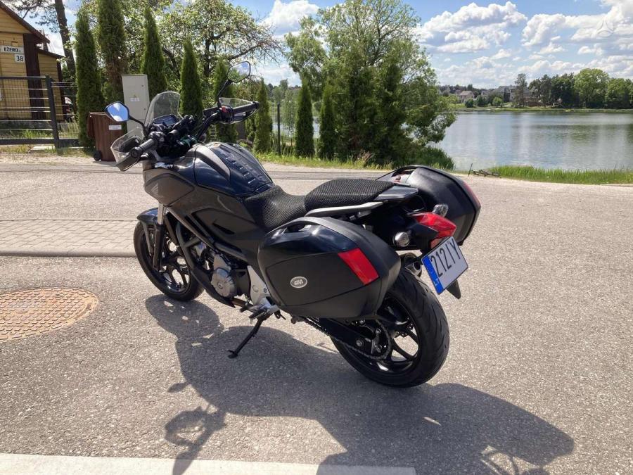 Black Honda NC 2012 in Utena, with an engine capacity of 0.70 L and mileage of 53 thousand km for 3850 €, photo 4 on AUTOMOTO.COM.LV