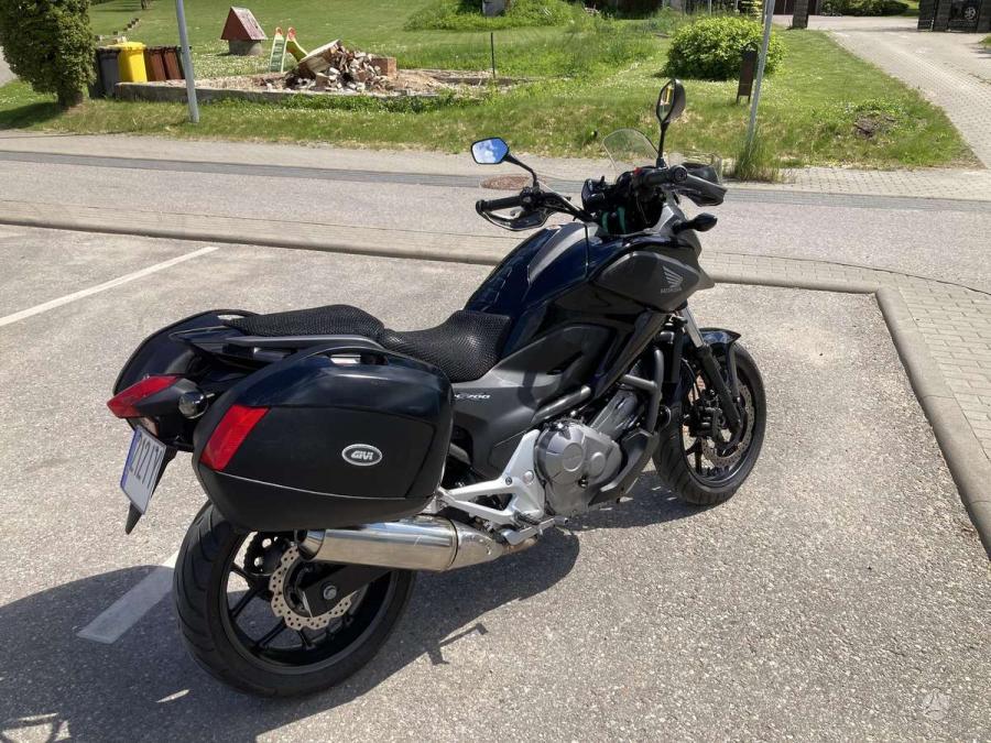 Black Honda NC 2012 in Utena, with an engine capacity of 0.70 L and mileage of 53 thousand km for 3850 €, photo 5 on AUTOMOTO.COM.LV