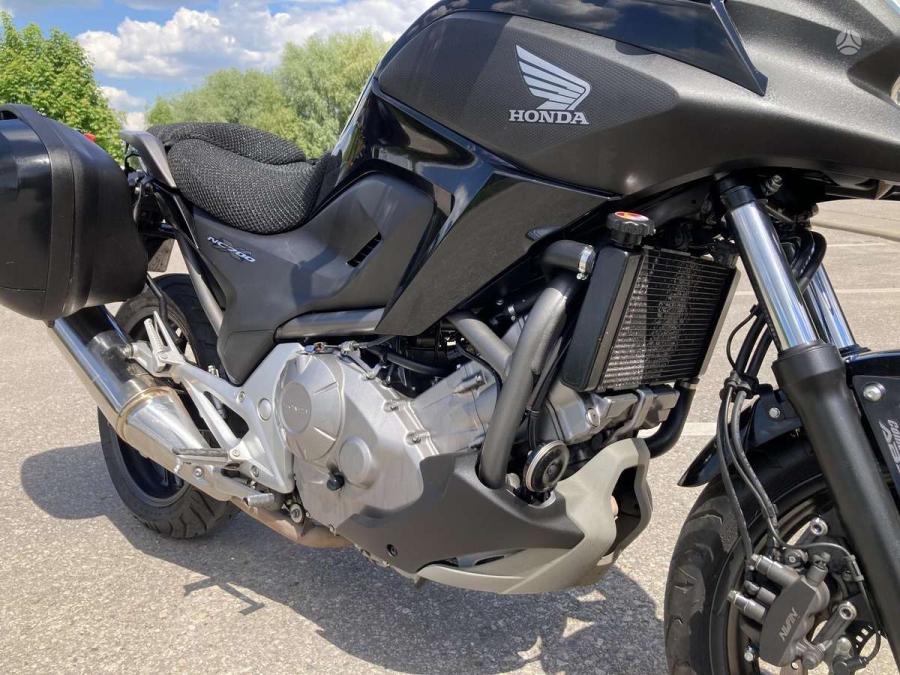Black Honda NC 2012 in Utena, with an engine capacity of 0.70 L and mileage of 53 thousand km for 3850 €, photo 6 on AUTOMOTO.COM.LV