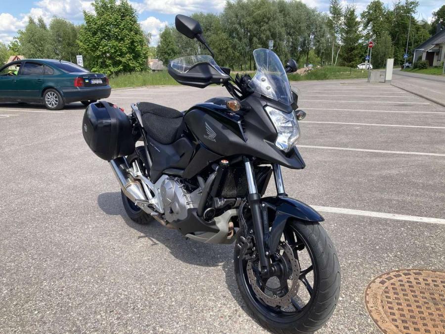 Black Honda NC 2012 in Utena, with an engine capacity of 0.70 L and mileage of 53 thousand km for 3850 €, photo 7 on AUTOMOTO.COM.LV