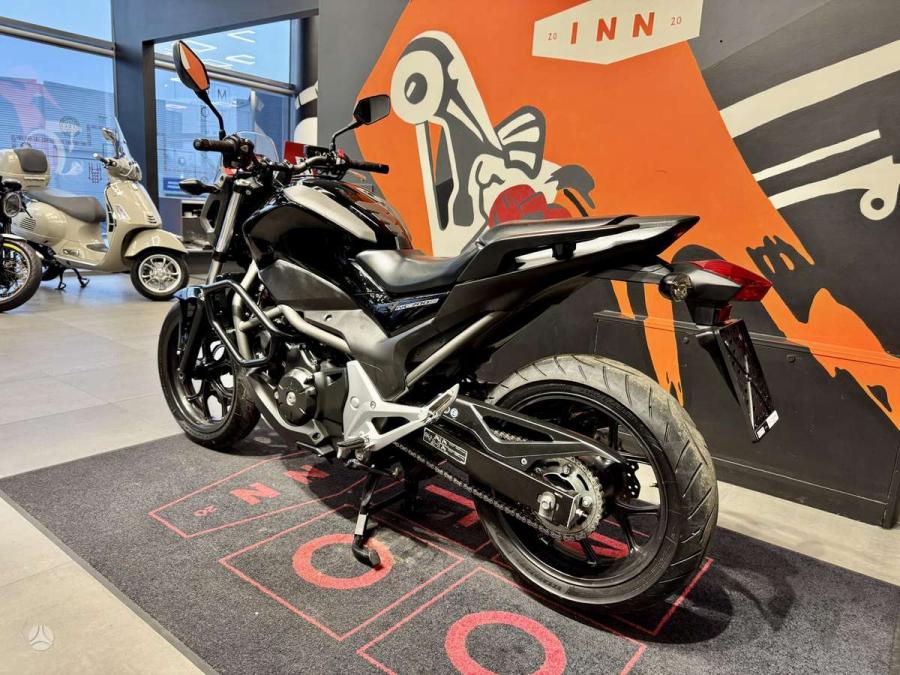 Melns Honda NC 2013 Viļņa, ar dzinēja tilpumu 0.70 L un nobraukumu 20 tūkst. km par 3499 €, foto 5 vietnē AUTOMOTO.COM.LV