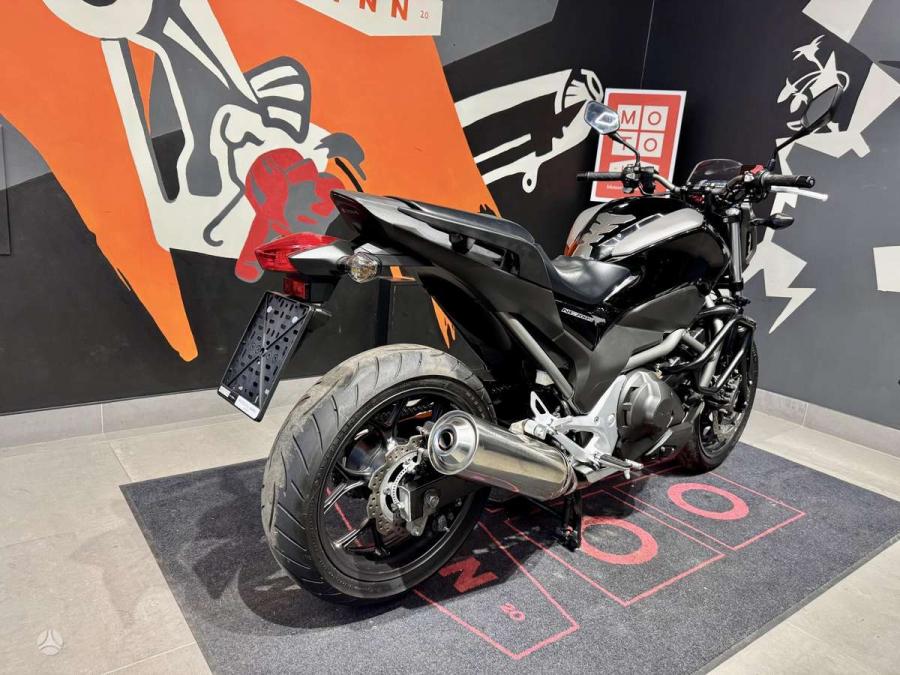 Melns Honda NC 2013 Viļņa, ar dzinēja tilpumu 0.70 L un nobraukumu 20 tūkst. km par 3499 €, foto 8 vietnē AUTOMOTO.COM.LV