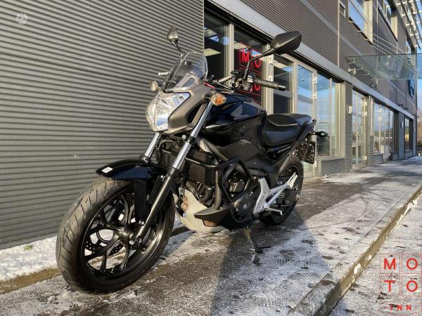 Melns Honda NC 2013 Rīga, ar dzinēja tilpumu 0.70 L un nobraukumu 18 tūkst. km par 3499 €, foto 1 vietnē AUTOMOTO.COM.LV