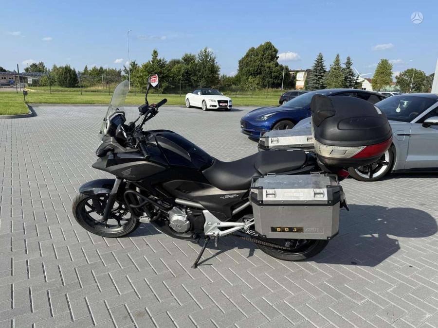 Black Honda NC 2013 in Telschi, with an engine capacity of 0.67 L and mileage of 31 thousand km for 3700 €, photo 4 on AUTOMOTO.COM.LV