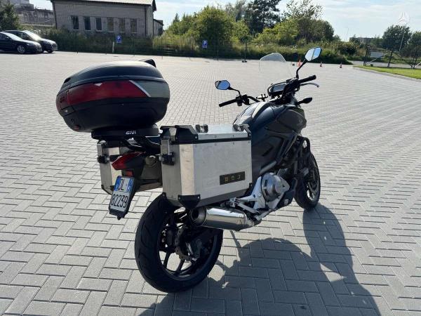 Black Honda NC 2013 in Telschi, with an engine capacity of 0.67 L and mileage of 31 thousand km for 3700 €, photo 6 on AUTOMOTO.COM.LV