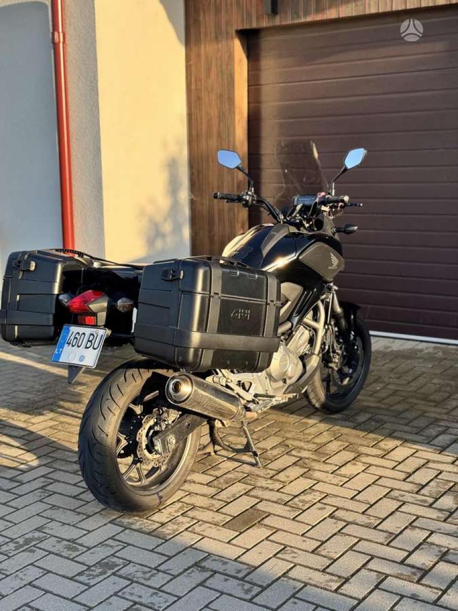 Black Honda NC 2013 in Panevezys, with an engine capacity of 0.70 L and mileage of 30 thousand km for 3900 €, photo 6 on AUTOMOTO.COM.LV