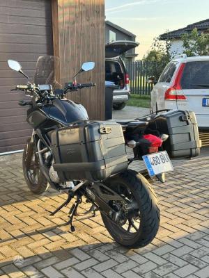 Black Honda NC 2013 in Panevezys, with an engine capacity of 0.70 L and mileage of 30 thousand km for 3900 €, photo 7 on AUTOMOTO.COM.LV