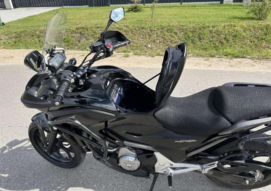 Melns Honda NC 2013 Viļņa, ar dzinēja tilpumu 0.67 L un nobraukumu 79 tūkst. km par 3350 €, foto 5 vietnē AUTOMOTO.COM.LV