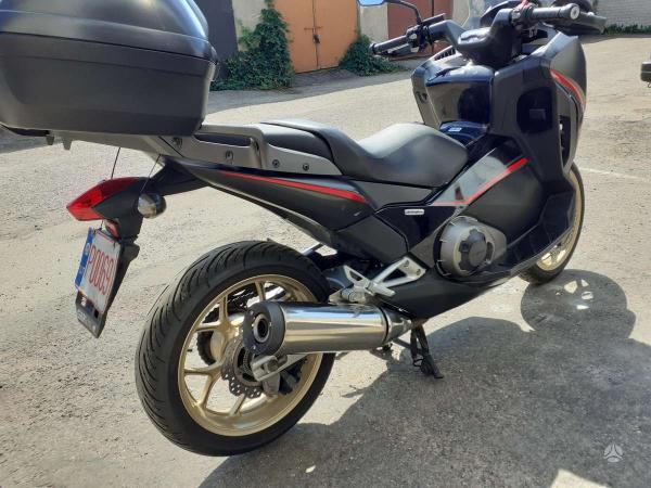 Black Honda NC 2014 in Panevezys, with an engine capacity of 0.75 L and mileage of 50 thousand km for 3750 €, photo 8 on AUTOMOTO.COM.LV