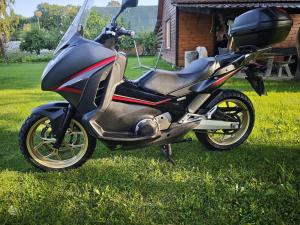 Black Honda NC 2014 in Utena, with an engine capacity of 0.75 L and mileage of 29 thousand km for 3500 €, photo 3 on AUTOMOTO.COM.LV