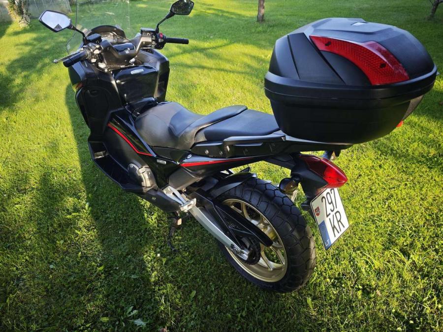 Black Honda NC 2014 in Utena, with an engine capacity of 0.75 L and mileage of 29 thousand km for 3500 €, photo 4 on AUTOMOTO.COM.LV