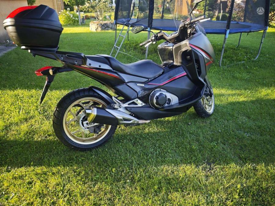 Black Honda NC 2014 in Utena, with an engine capacity of 0.75 L and mileage of 29 thousand km for 3500 €, photo 7 on AUTOMOTO.COM.LV