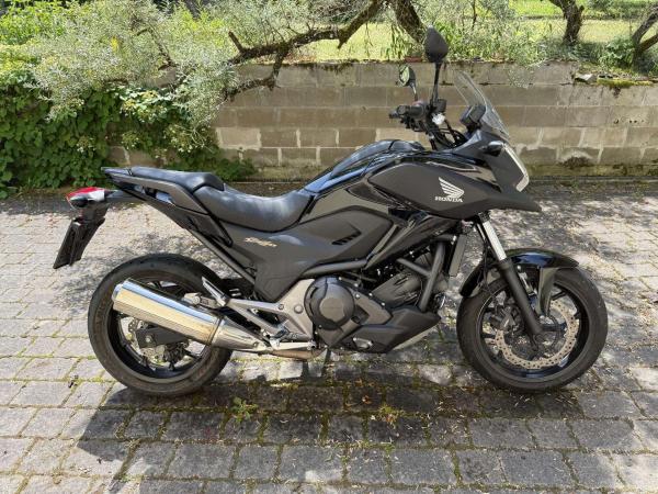 Black Honda NC 2016 in Vilnius, with an engine capacity of 0.75 L and mileage of 29 thousand km for 4200 €, photo 1 on AUTOMOTO.COM.LV