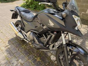 Black Honda NC 2016 in Vilnius, with an engine capacity of 0.75 L and mileage of 29 thousand km for 4200 €, photo 3 on AUTOMOTO.COM.LV