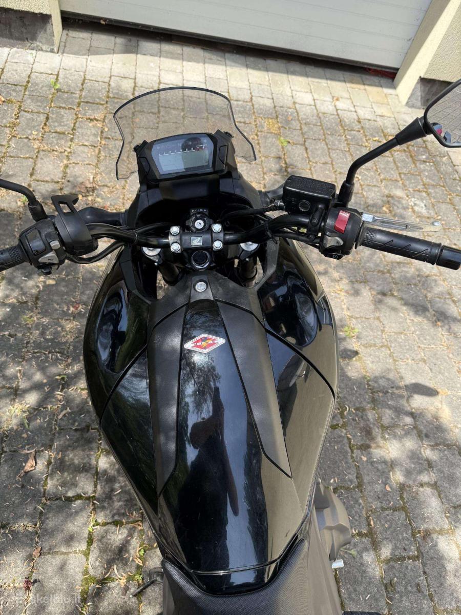 Black Honda NC 2016 in Vilnius, with an engine capacity of 0.75 L and mileage of 29 thousand km for 4200 €, photo 5 on AUTOMOTO.COM.LV