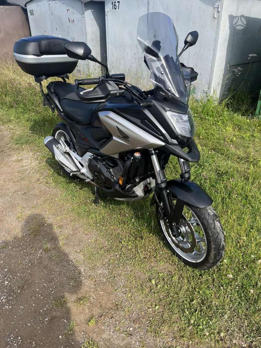 Black Honda NC 2016 in Klaipeda, with an engine capacity of 0.75 L and mileage of 21 thousand km for 4500 €, photo 4 on AUTOMOTO.COM.LV