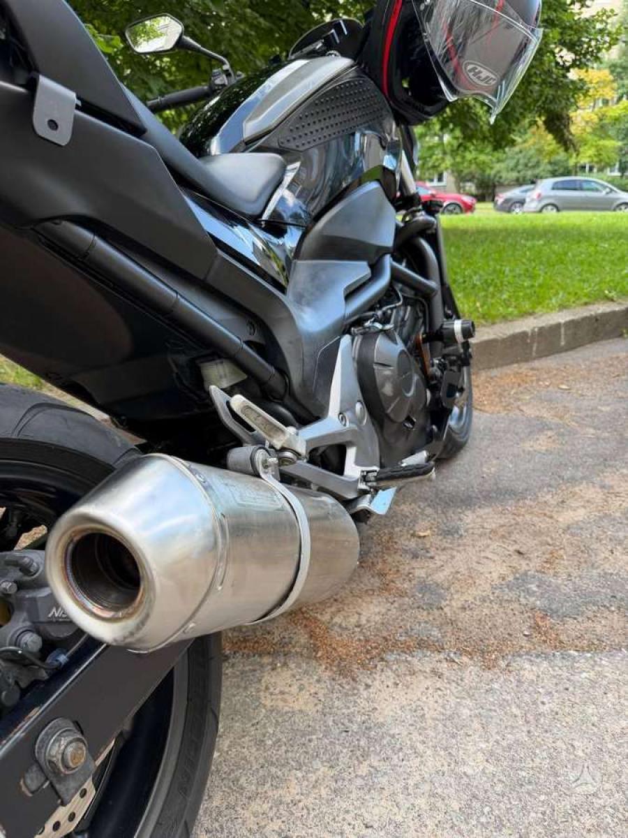Black Honda NC 2016 in Vilnius, with an engine capacity of 0.75 L and mileage of 52 thousand km for 3199 €, photo 10 on AUTOMOTO.COM.LV