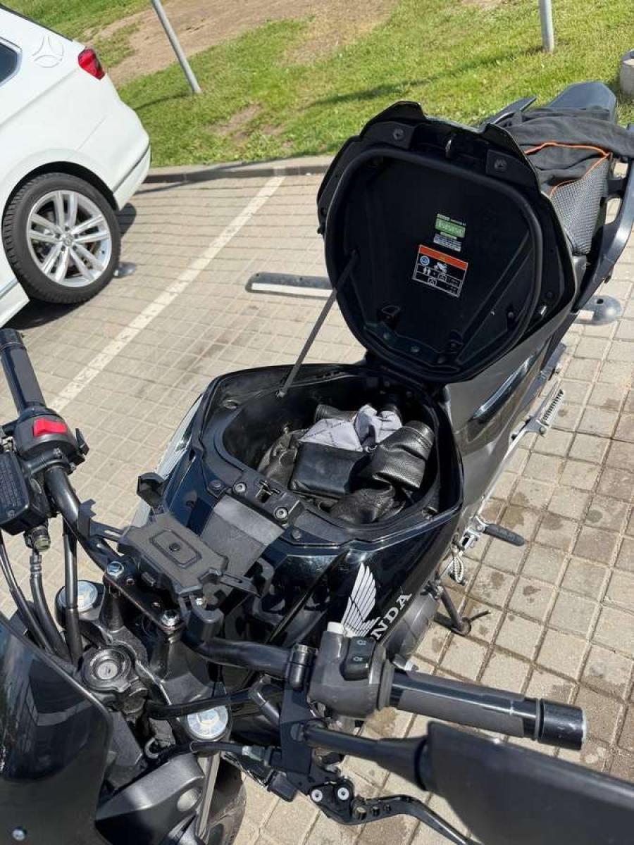Black Honda NC 2016 in Vilnius, with an engine capacity of 0.75 L and mileage of 52 thousand km for 3199 €, photo 11 on AUTOMOTO.COM.LV
