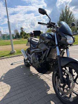 Black Honda NC 2016 in Vilnius, with an engine capacity of 0.75 L and mileage of 52 thousand km for 3199 €, photo 12 on AUTOMOTO.COM.LV