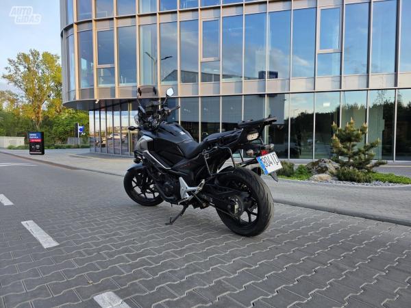 Black Honda NC 2017 in Vilnius, with an engine capacity of 0.75 L and mileage of 45 thousand km for 4700 €, photo 2 on AUTOMOTO.COM.LV
