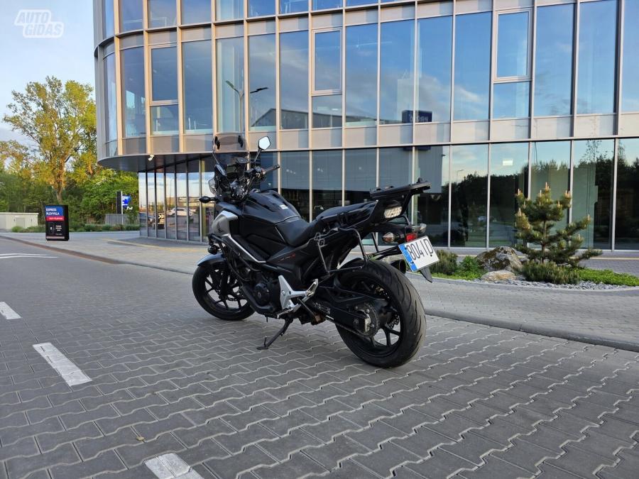 Melns Honda NC 2017 Viļņa, ar dzinēja tilpumu 0.75 L un nobraukumu 45 tūkst. km par 4700 €, foto 3 vietnē AUTOMOTO.COM.LV
