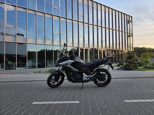 Black Honda NC 2017 in Vilnius, with an engine capacity of 0.75 L and mileage of 45 thousand km for 4700 €, photo 3 on AUTOMOTO.COM.LV