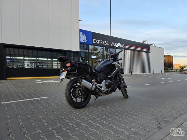 Black Honda NC 2017 in Vilnius, with an engine capacity of 0.75 L and mileage of 45 thousand km for 4700 €, photo 6 on AUTOMOTO.COM.LV