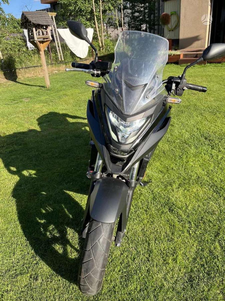 Black Honda NC 2023 in Vilnius, with an engine capacity of 0.75 L and mileage of 8 thousand km for 7900 €, photo 5 on AUTOMOTO.COM.LV
