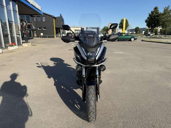 Black Honda NC 2025 in Siauliai, with an engine capacity of 0.75 L and mileage of 7 thousand km for 9000 €, photo 2 on AUTOMOTO.COM.LV