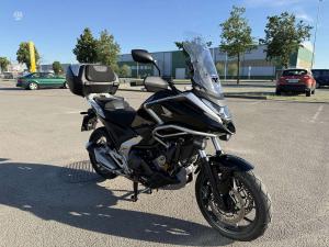 Black Honda NC 2025 in Siauliai, with an engine capacity of 0.75 L and mileage of 7 thousand km for 9000 €, photo 4 on AUTOMOTO.COM.LV