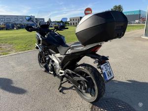 Black Honda NC 2025 in Siauliai, with an engine capacity of 0.75 L and mileage of 7 thousand km for 9000 €, photo 5 on AUTOMOTO.COM.LV