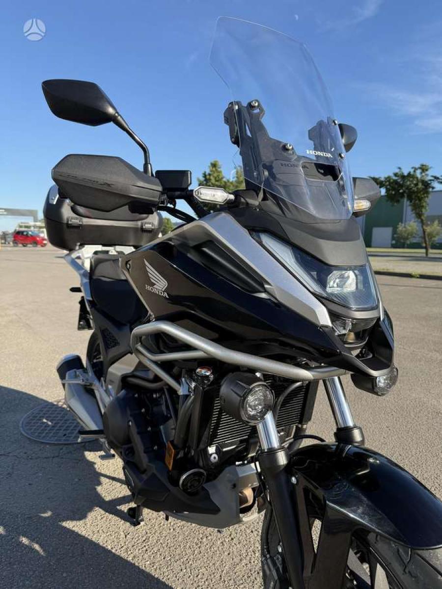 Black Honda NC 2025 in Siauliai, with an engine capacity of 0.75 L and mileage of 7 thousand km for 9000 €, photo 6 on AUTOMOTO.COM.LV