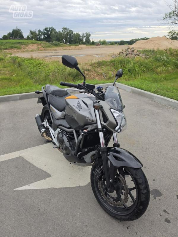 Pelēks Honda NC 2012 Šauļi, ar dzinēja tilpumu 0.70 L un nobraukumu 33 tūkst. km par 3000 €, foto 1 vietnē AUTOMOTO.COM.LV