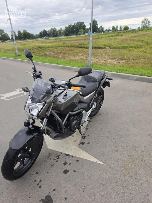 Pelēks Honda NC 2012 Šauļi, ar dzinēja tilpumu 0.70 L un nobraukumu 33 tūkst. km par 3000 €, foto 3 vietnē AUTOMOTO.COM.LV