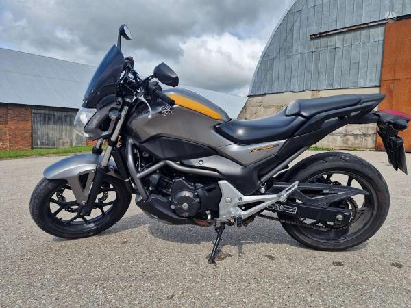 Grey Honda NC 2012 in Sakiai, with an engine capacity of 0.70 L and mileage of 55 thousand km for 2600 €, photo 1 on AUTOMOTO.COM.LV