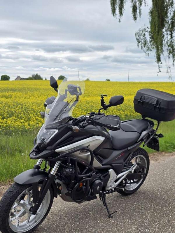 Grey Honda NC 2017 in Vilnius, with an engine capacity of 0.75 L and mileage of 33 thousand km for 5200 €, photo 1 on AUTOMOTO.COM.LV
