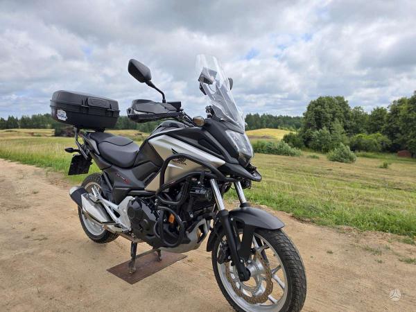 Grey Honda NC 2017 in Vilnius, with an engine capacity of 0.75 L and mileage of 33 thousand km for 5200 €, photo 2 on AUTOMOTO.COM.LV