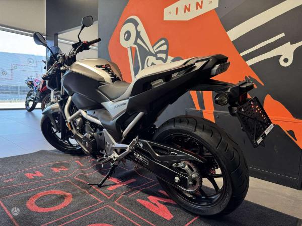 Grey Honda NC 2017 in Vilnius, with an engine capacity of 0.75 L and mileage of 3 thousand km for 4799 €, photo 3 on AUTOMOTO.COM.LV
